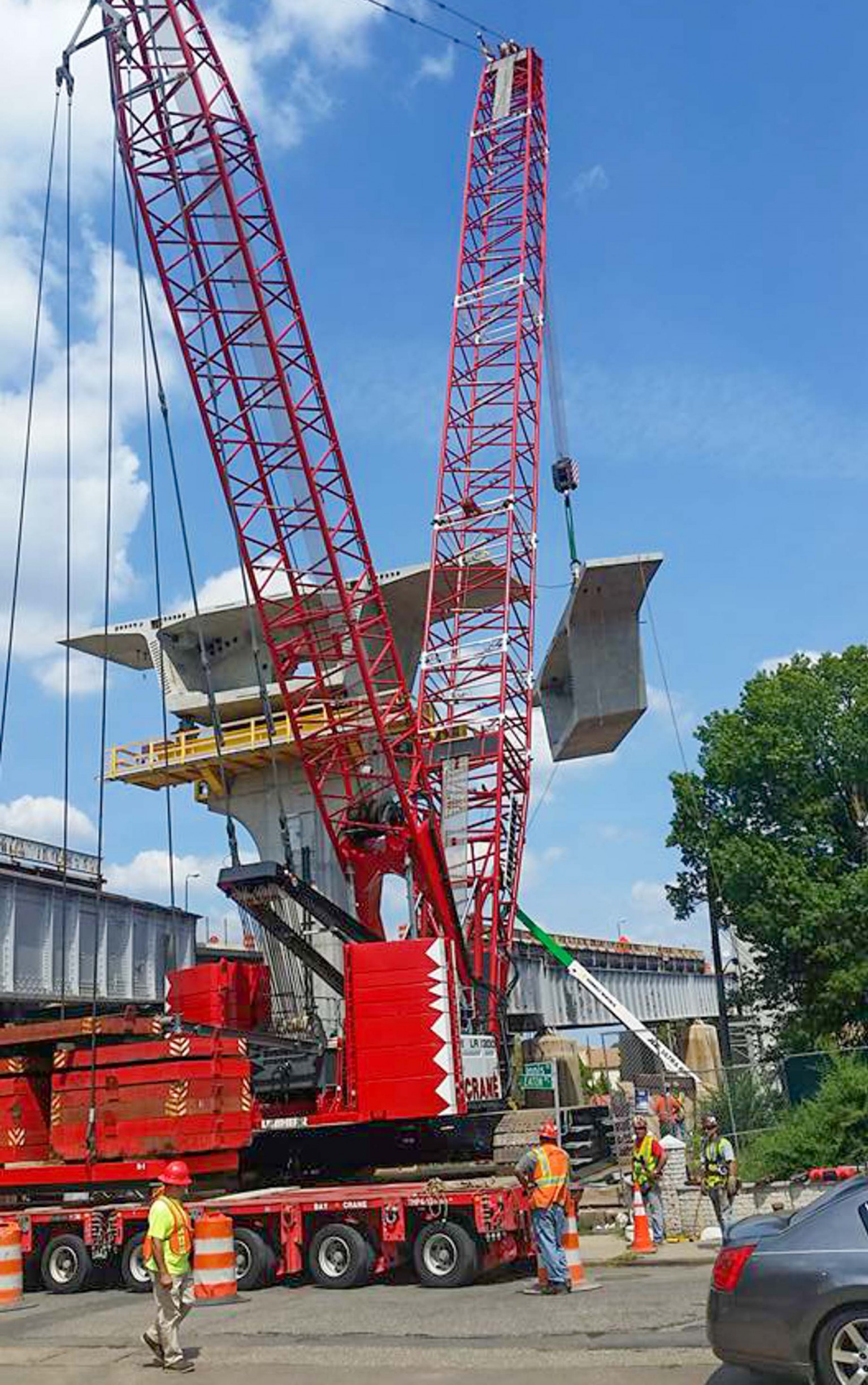 LR 1300 SX Derrick Crane Rental